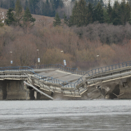 ArtStation - Bridge Collapse Houdini Simulation