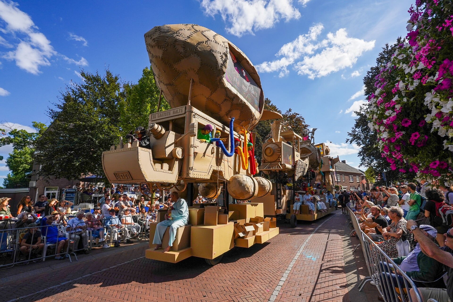 ArtStation - Cardboard Parade Float featuring Animations