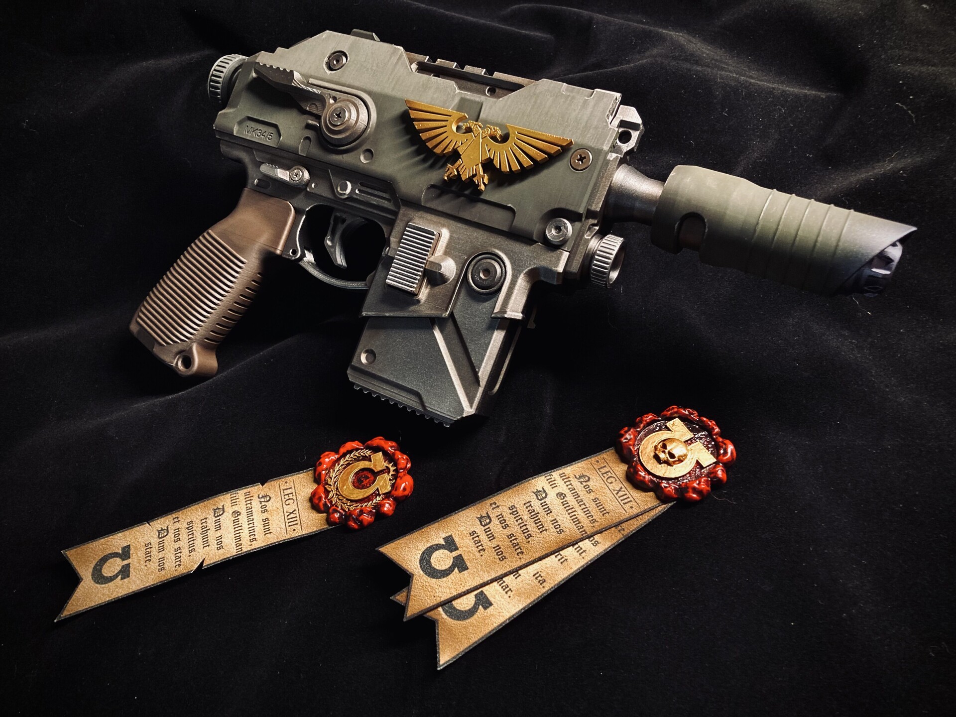 ArtStation - Warhammer 40K Laspistol prop repaint made！
