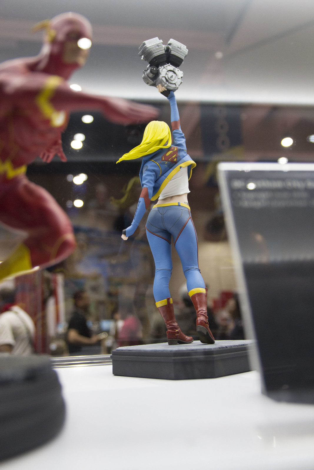 James Marsano - DC collectibles - DC Gotham City garage : Supergirl