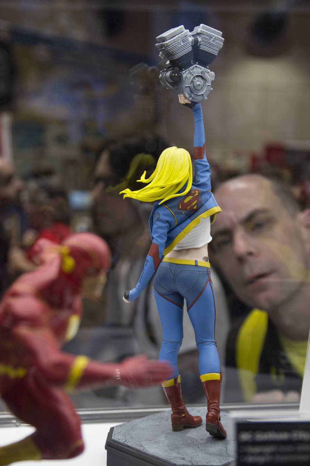 James Marsano - DC collectibles - DC Gotham City garage : Supergirl