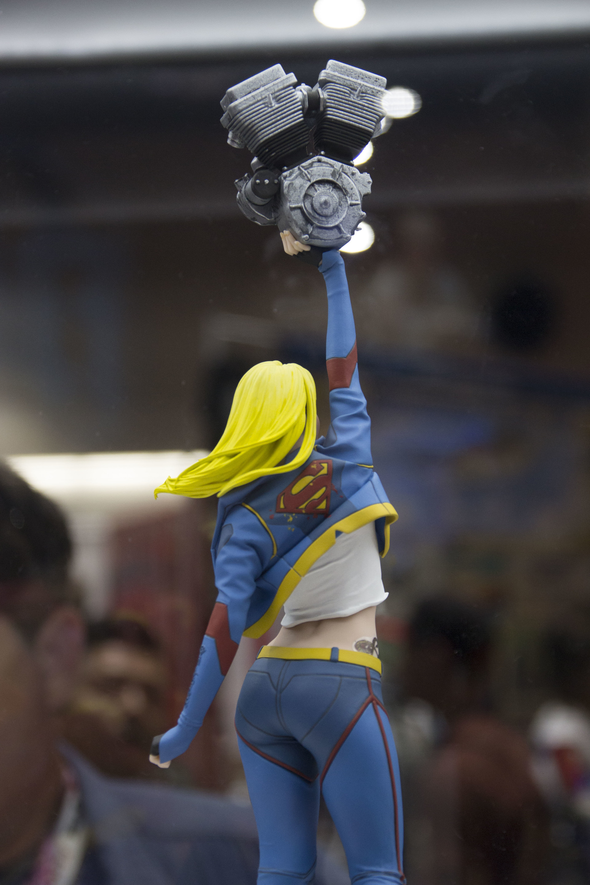 James Marsano - DC collectibles - DC Gotham City garage : Supergirl