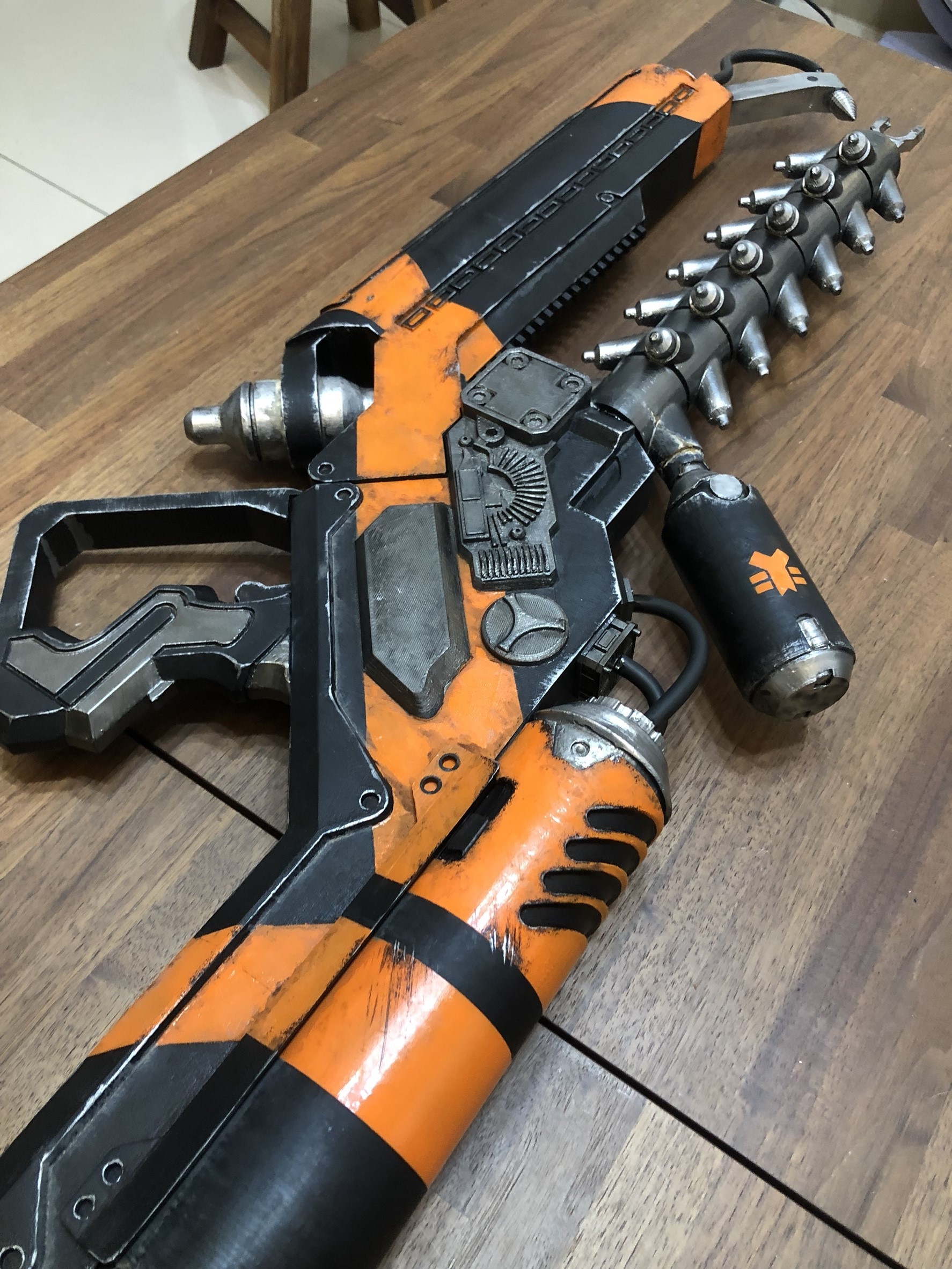 R1 Chung - DISTRICT 9 Alien Rifle Life Size