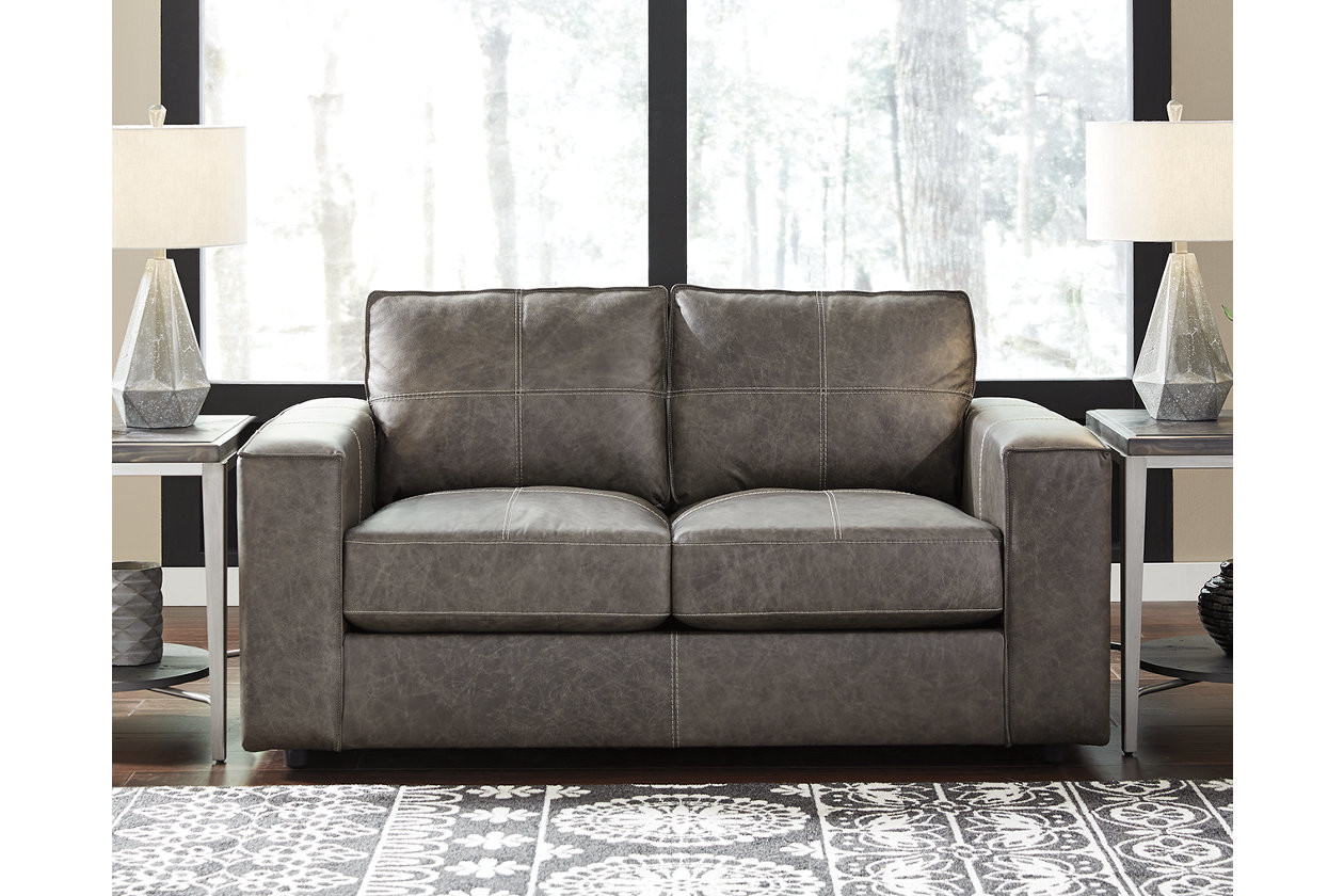 Travis Bridges - Trembolt Loveseat