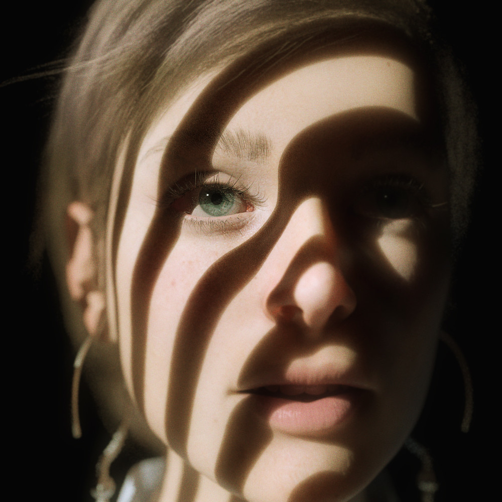 Hiroshi Yoshioka - Shadow lines fall onto a face