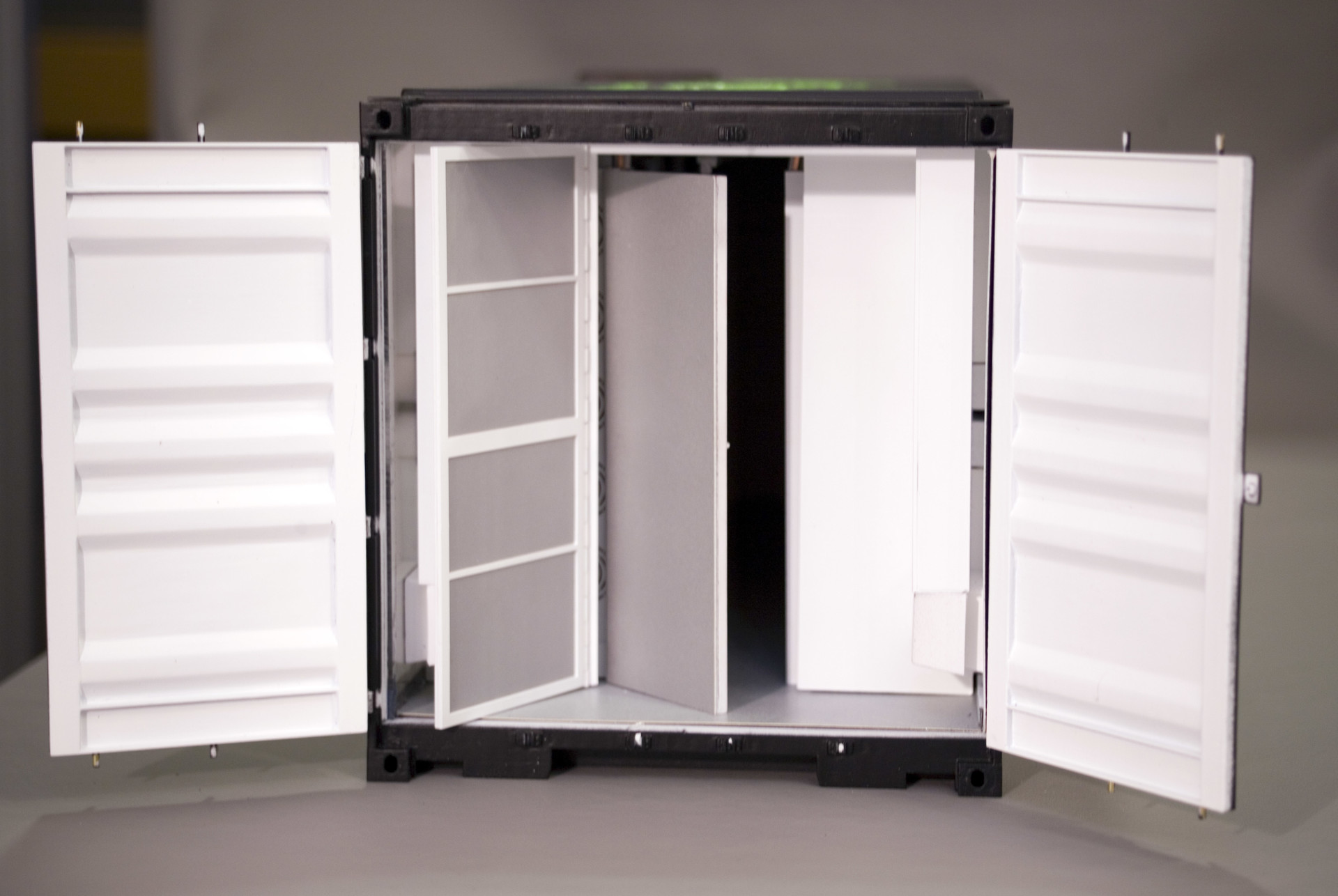 Dana Klaren - Scale Models