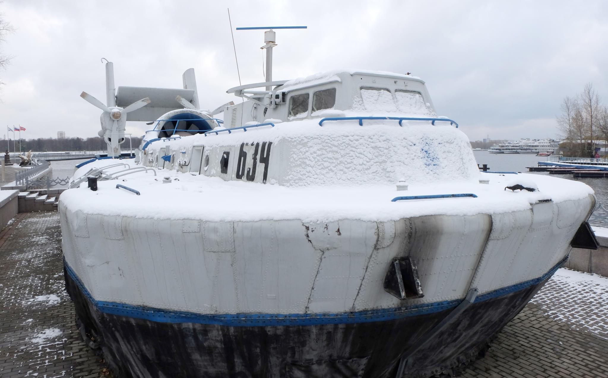 FOTOREF.COM Photo Packs - 121 photos of Soviet Hovercraft Skat