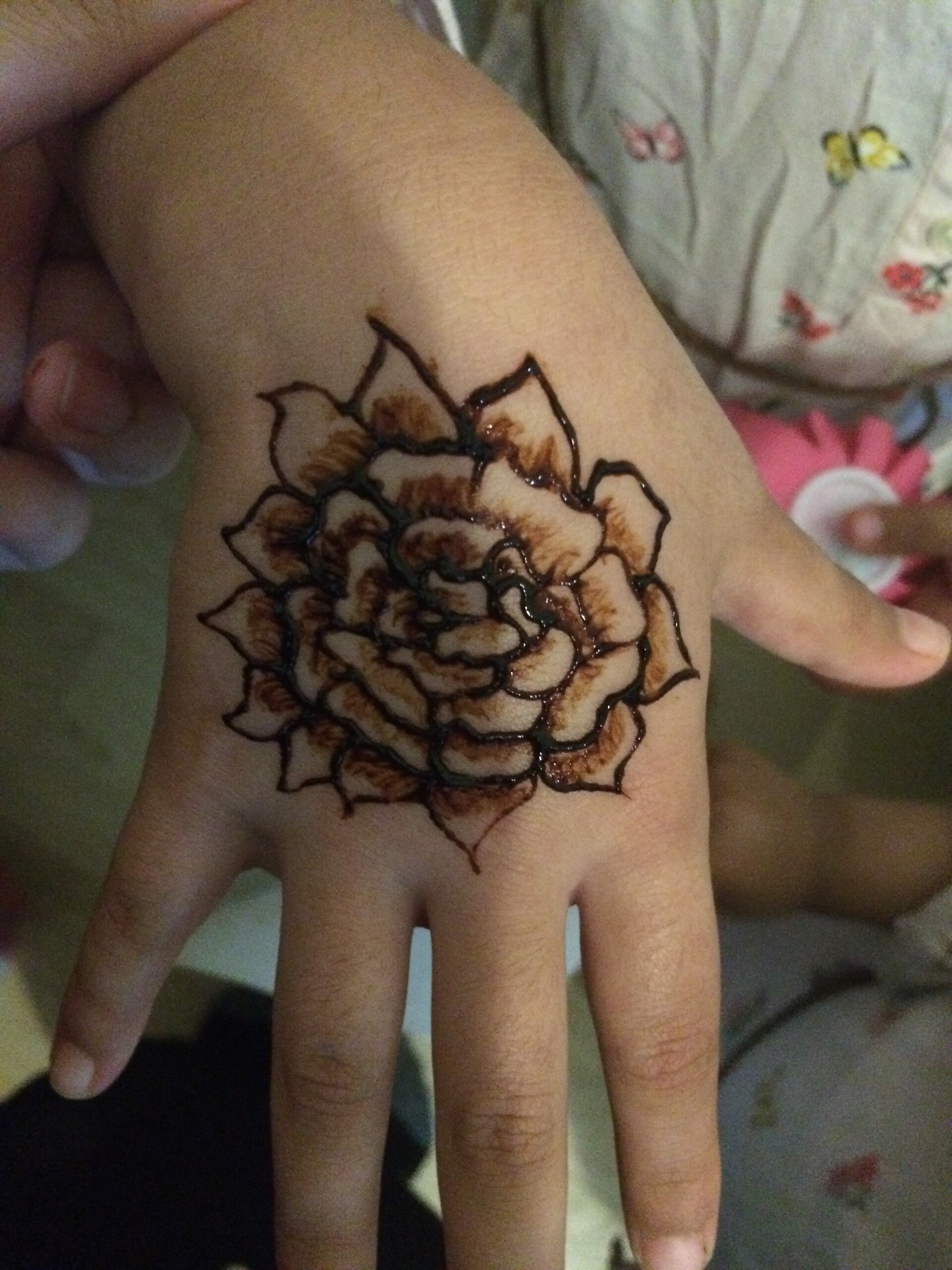 how to draw rose with henna