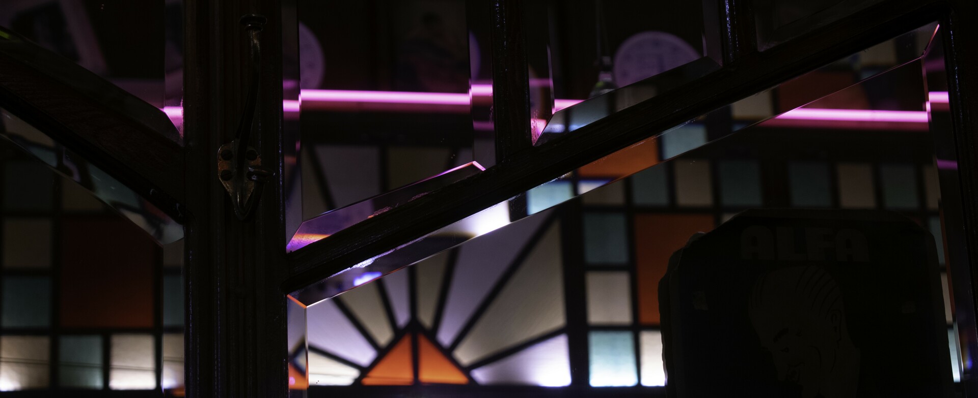 Brecht Corbeel - Glass mirror