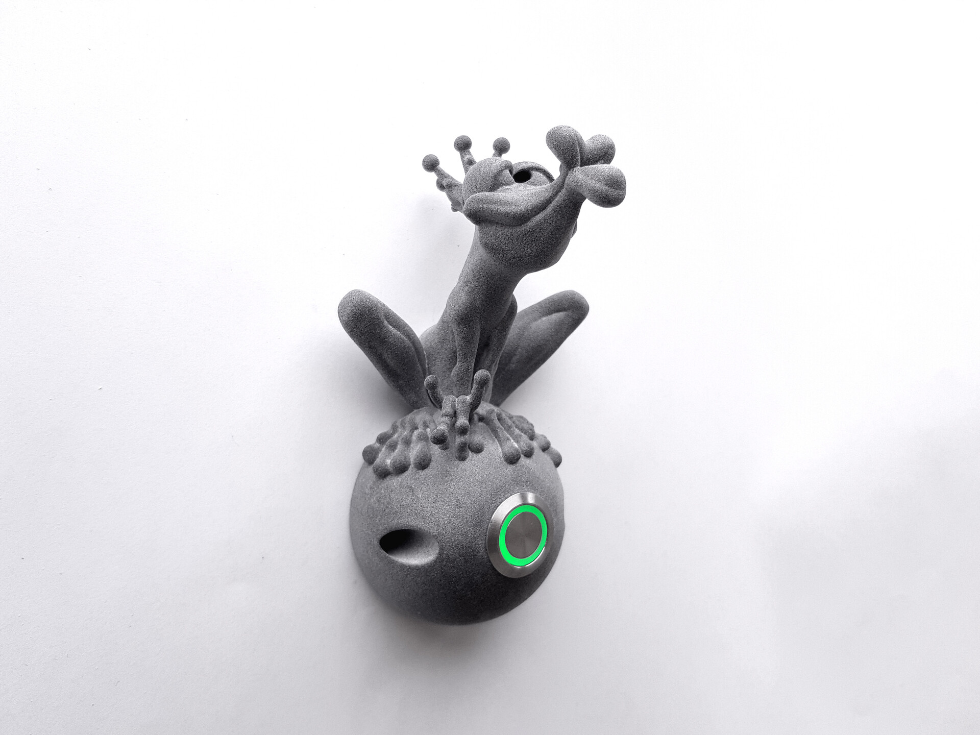 Kai Bracher - 3D printed doorbell "Kiss the frog"