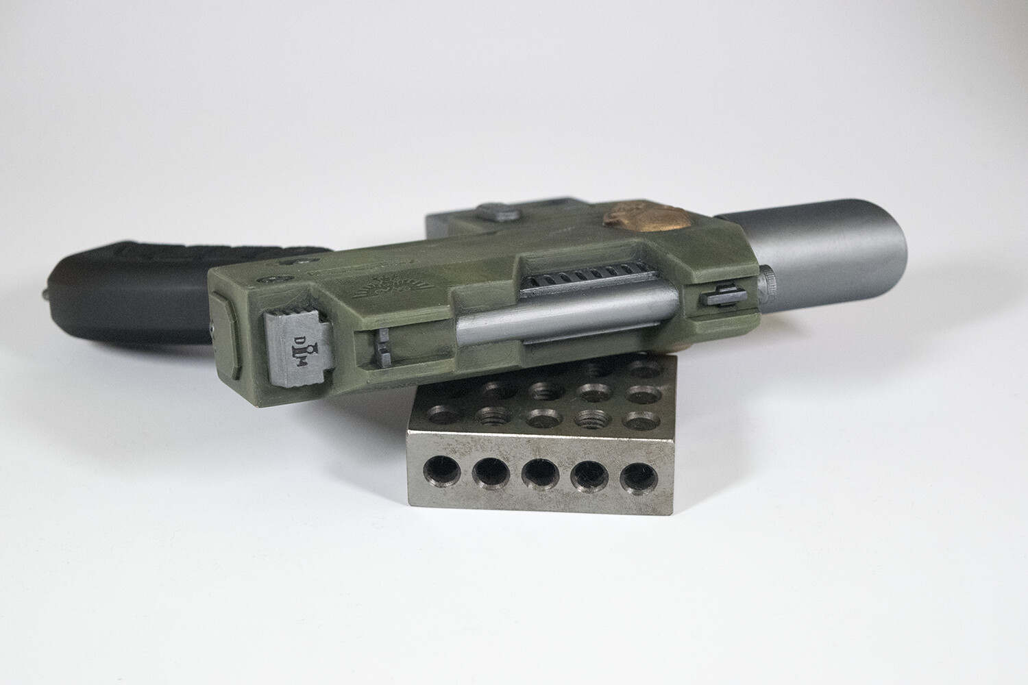 Daniel Rolph - Warhammer 40k Laspistol Prop