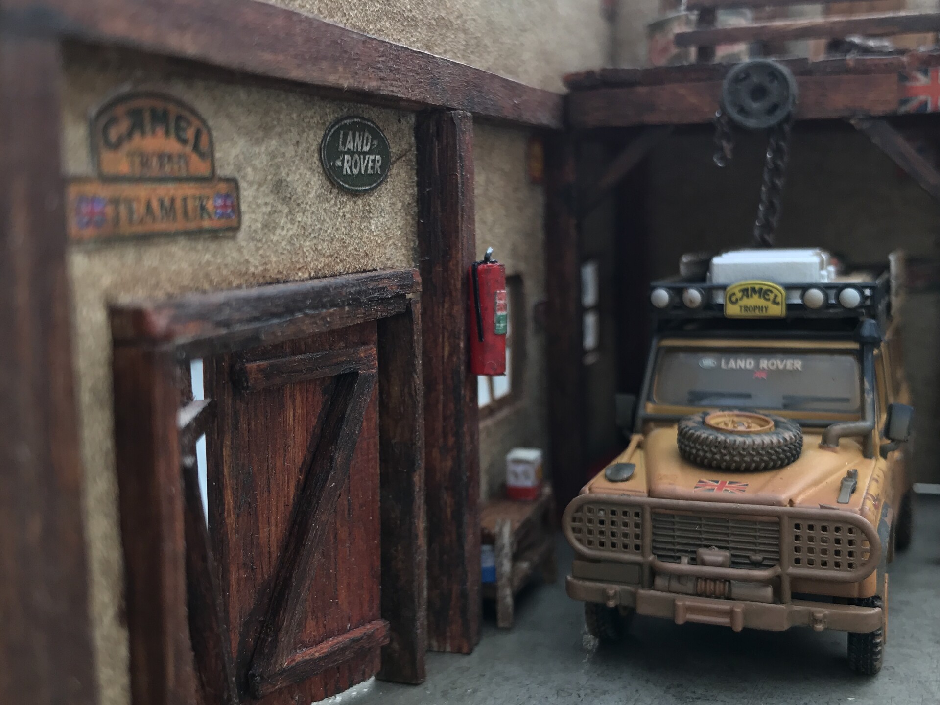 ArtStation - Land Rover Defender 110 Camel Trophy Diorama (1:64)