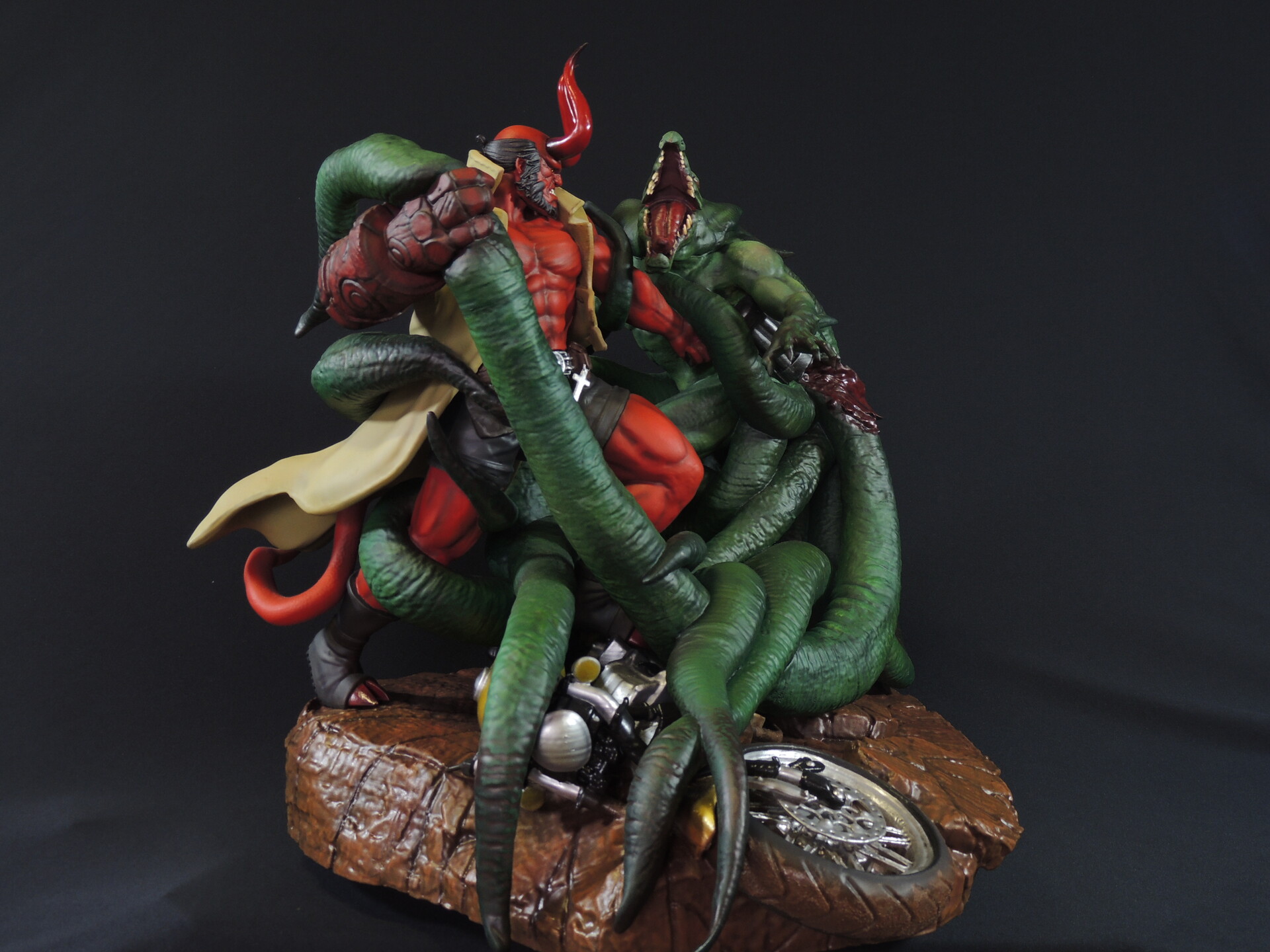 hellboy sammael statue