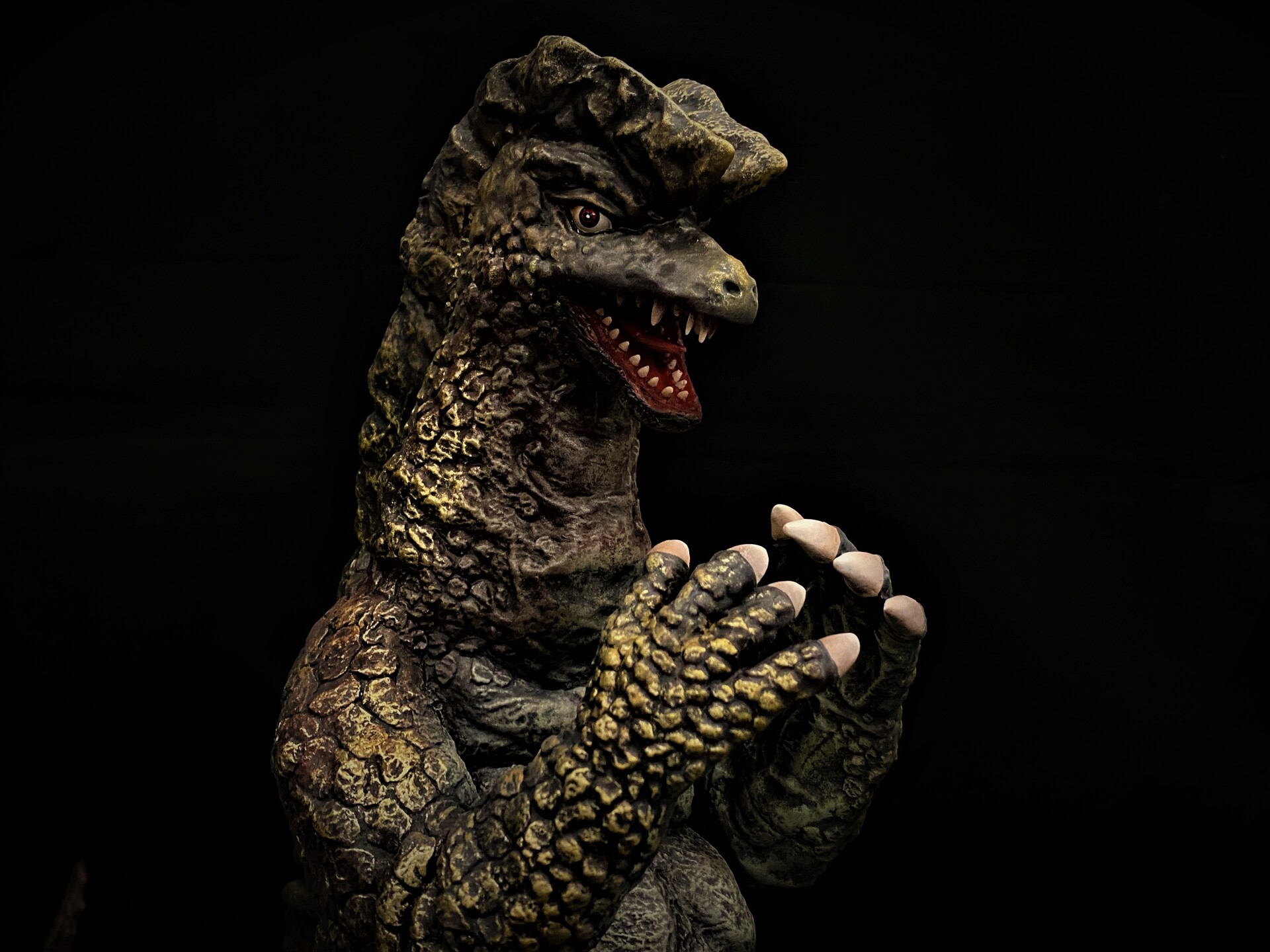 ArtStation - Ghostron Bomb Monster 爆弾怪獣ゴーストロン 完成品