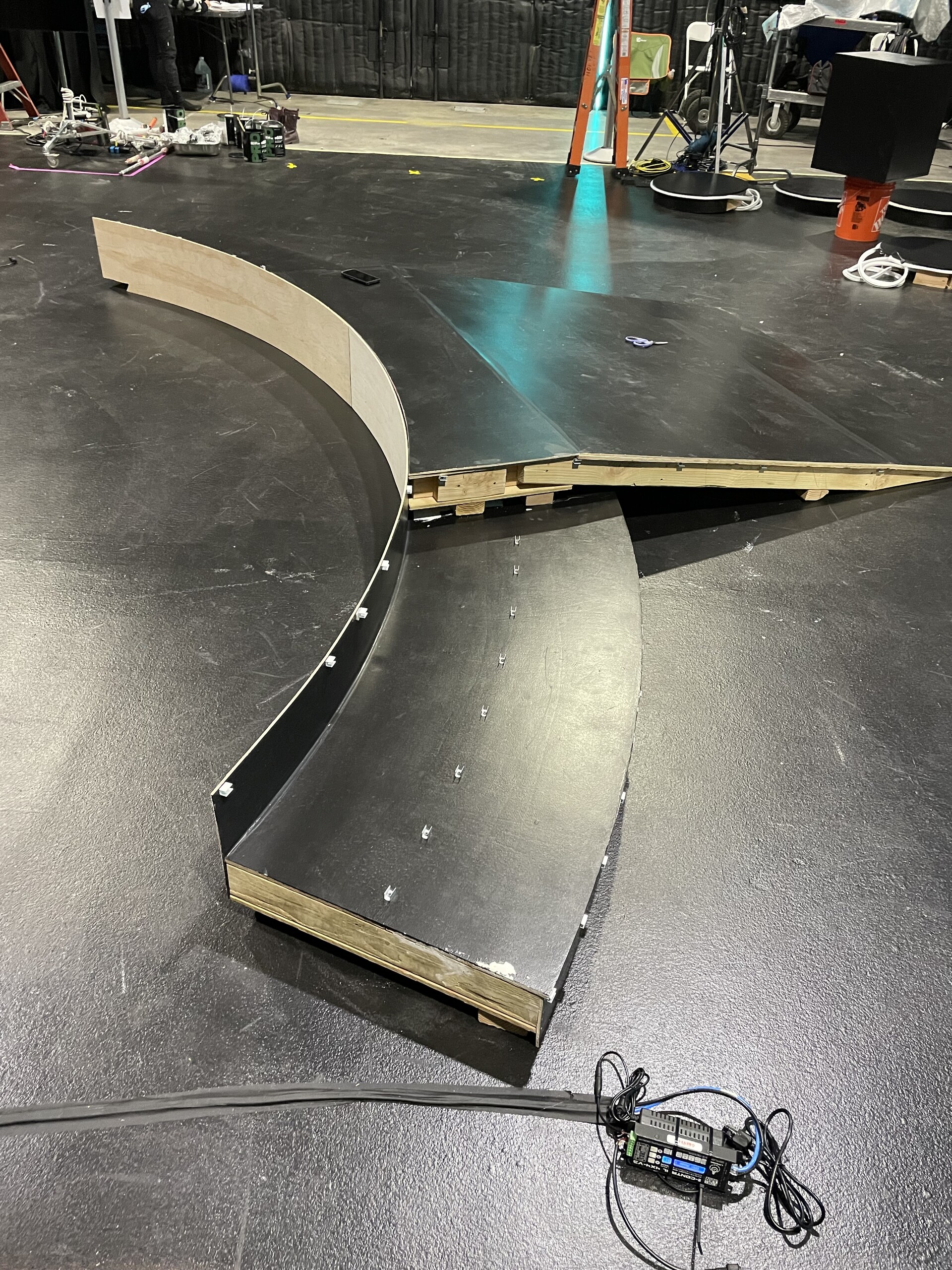 Puffintuft - Level Up with Lexus - Game Show on Twitch