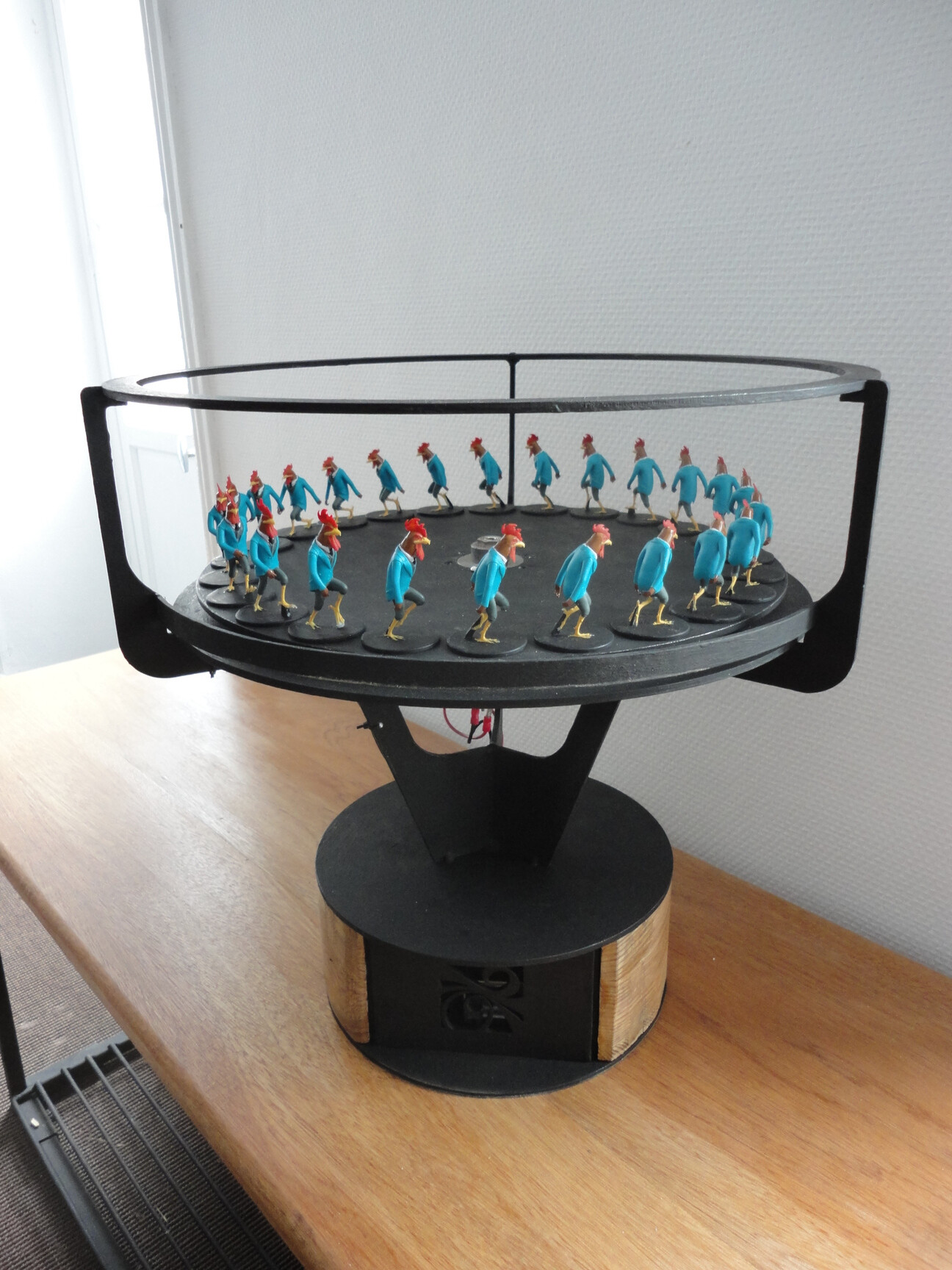 Damien Monteillard - Zoetrope 3D of a rooster's walking cycle