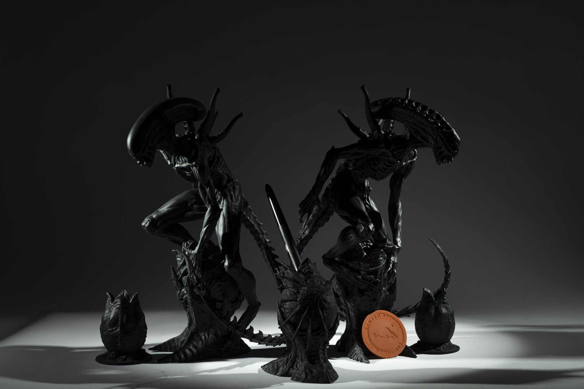 ArtStation - Alien Wacom pen holder _ Final Photographs