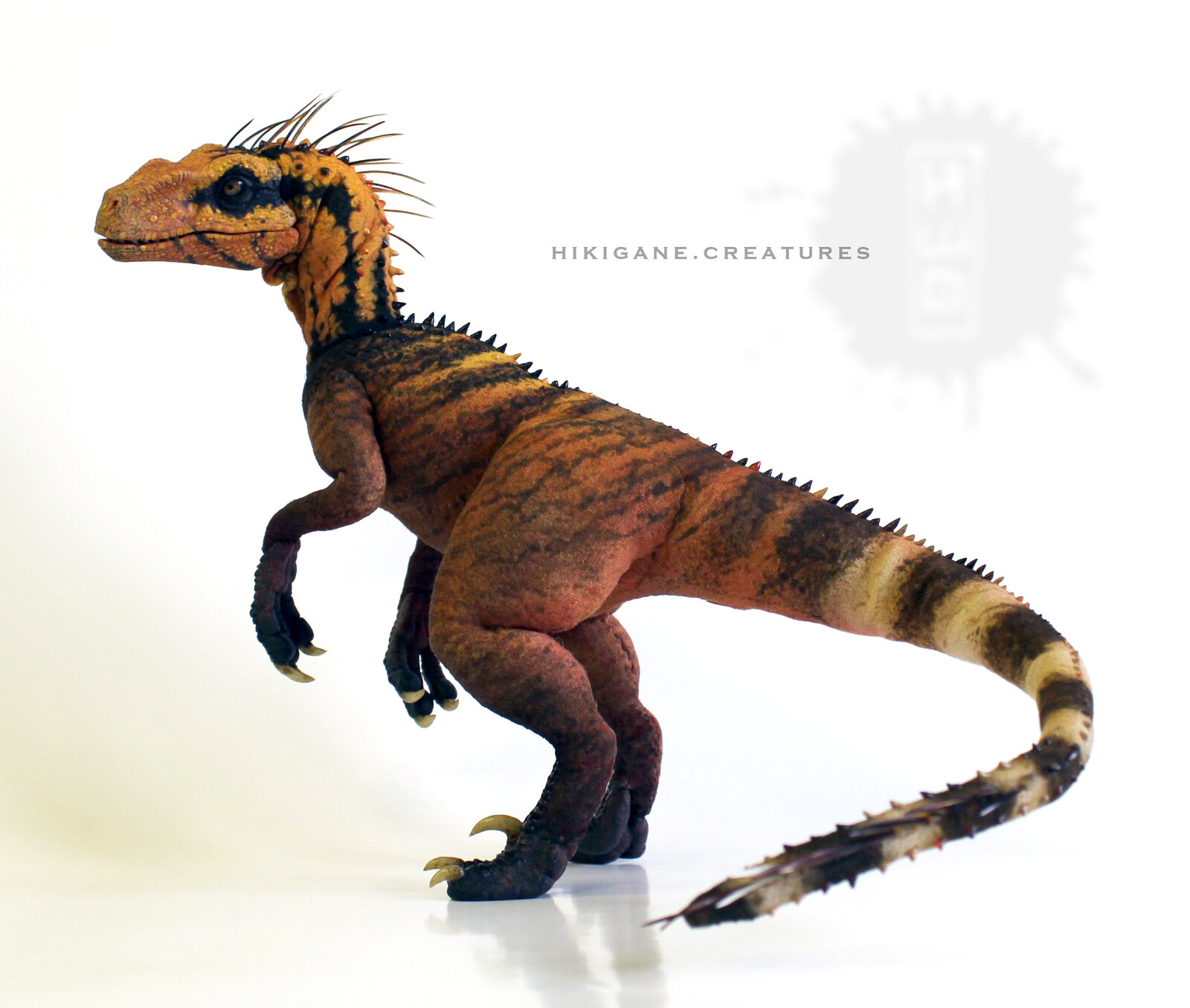 Boglarka Zilahi (hikigane.creatures) - Red Raptor art doll