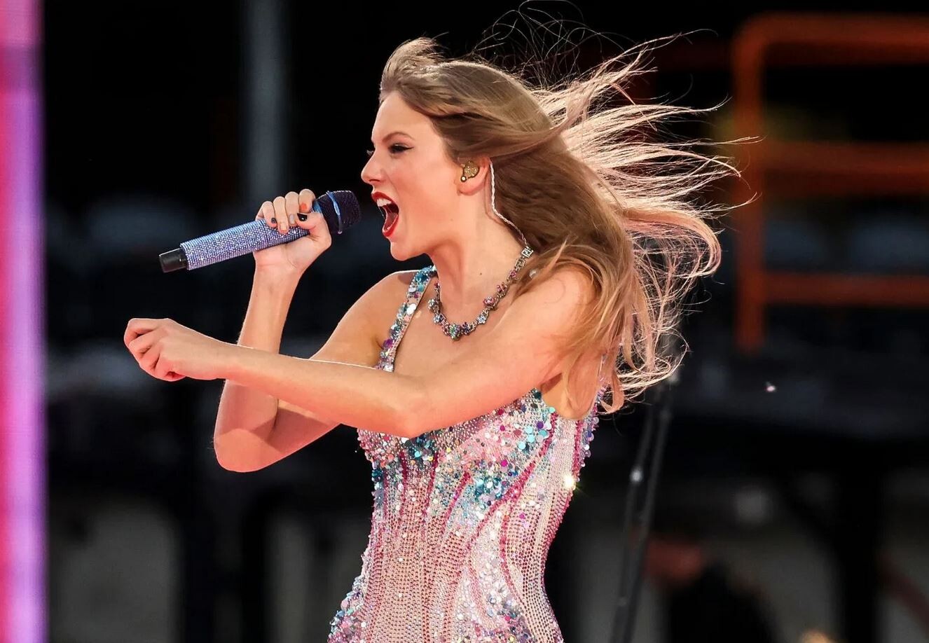 ArtStation - @!Taylor Swift Paris concert en direct