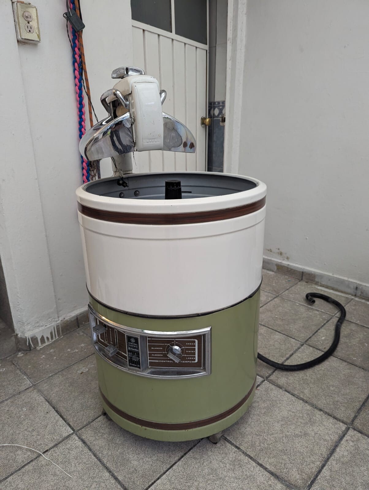 Roma - General Electric "Chaca, Chaca" washing machine