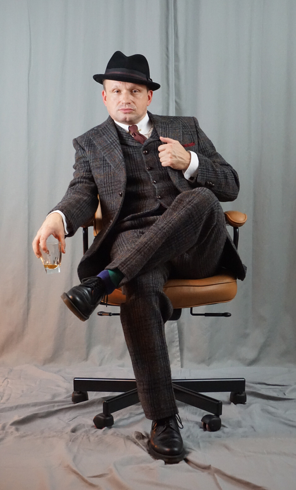 ArtStation - Mobster 840+ Reference pictures including 360° Turnarounds ...