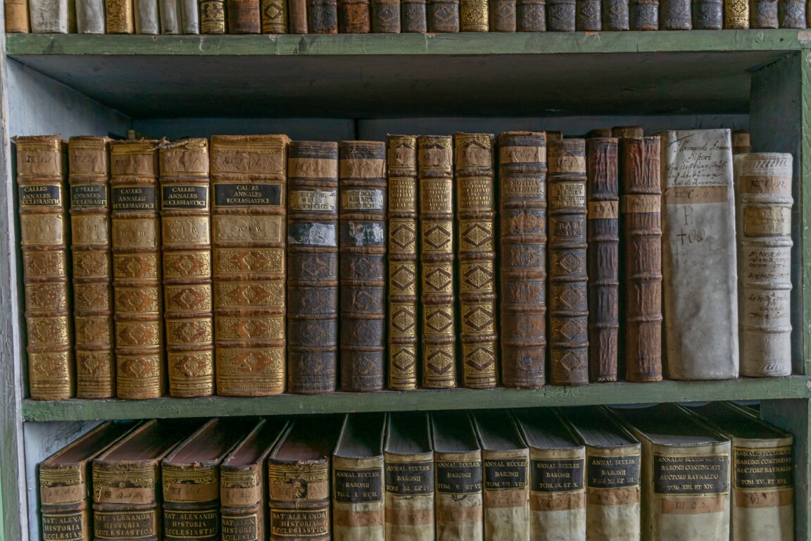 ArtStation - FREE ANCIENT BOOKS - 53 HIGH QUALITY photos | Resources