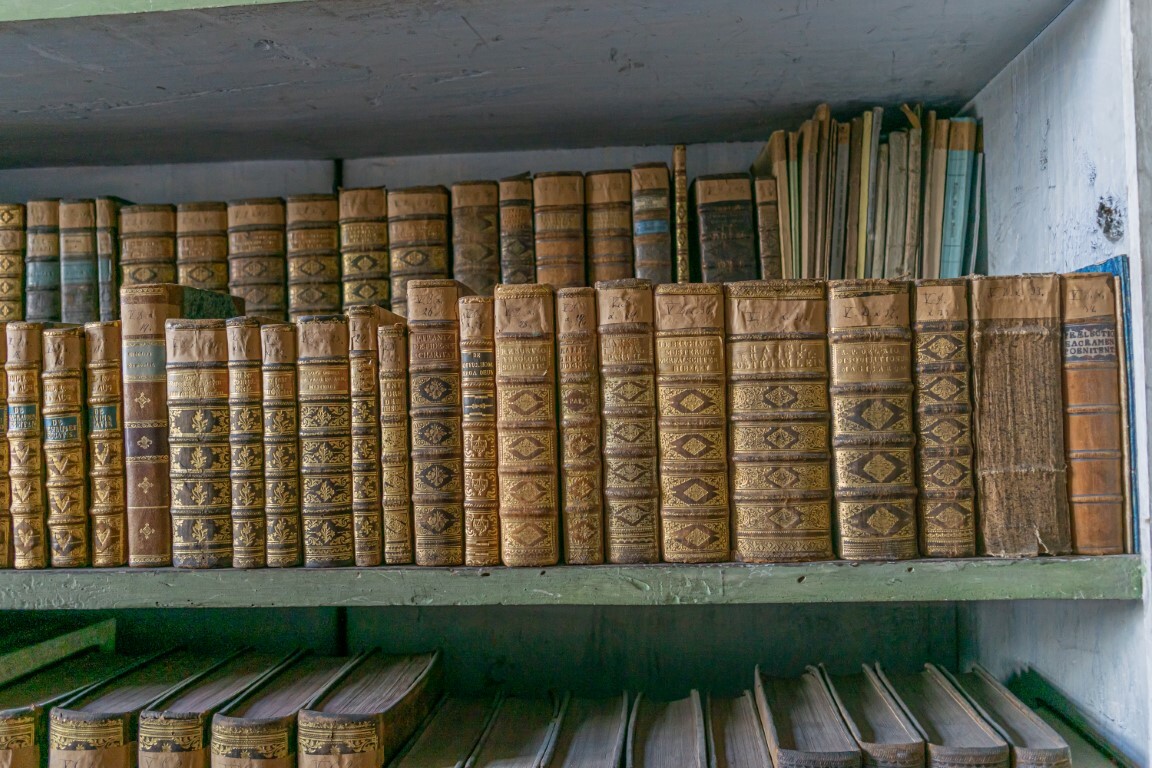 ArtStation - FREE ANCIENT BOOKS - 53 HIGH QUALITY photos | Resources