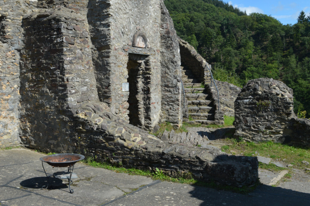 ArtStation - Medieval Castle Ruin on Mountain Reference Pack 1 | Resources